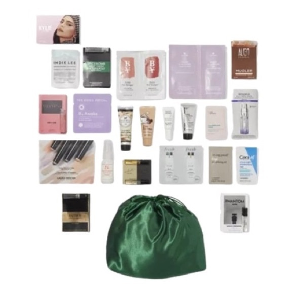 Kylie Cosmetics | Makeup | New Ulta Dream Beauty Bag 22 Piece W Bag ...